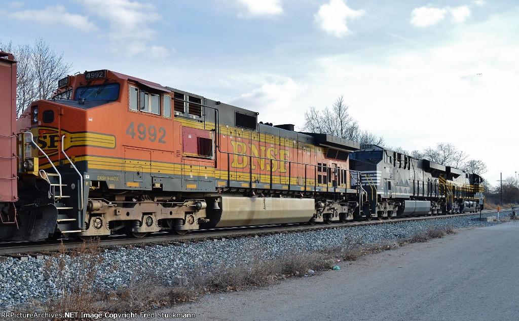 BNSF 4992